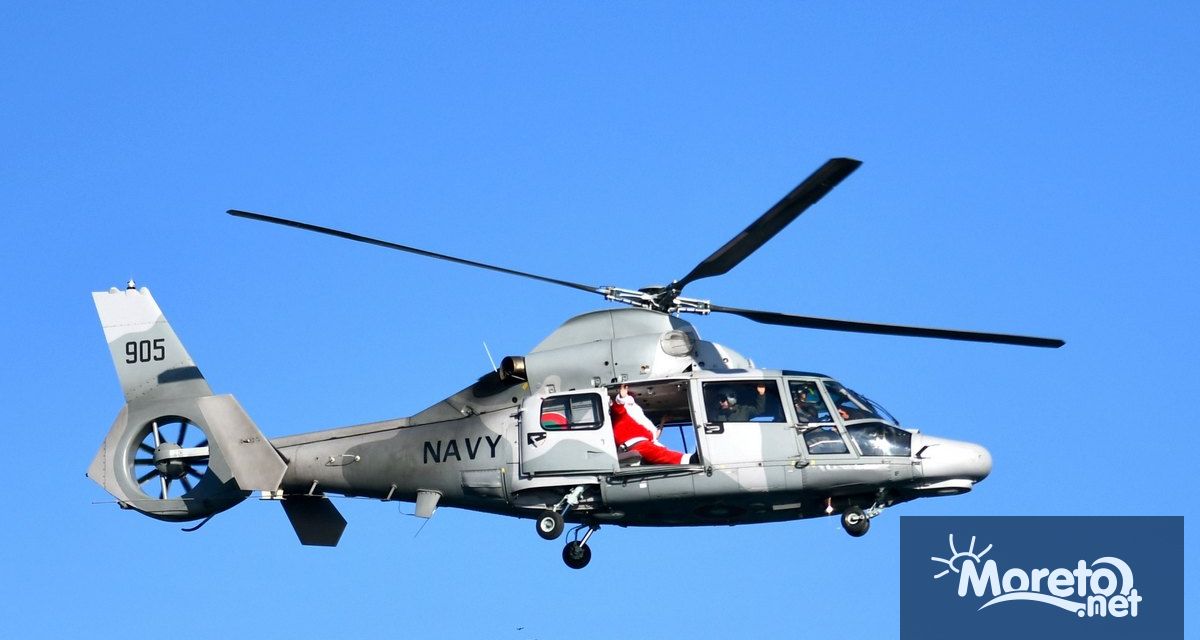 Дядо Коледа и Снежанка долетяха до Варна с военен вертолет