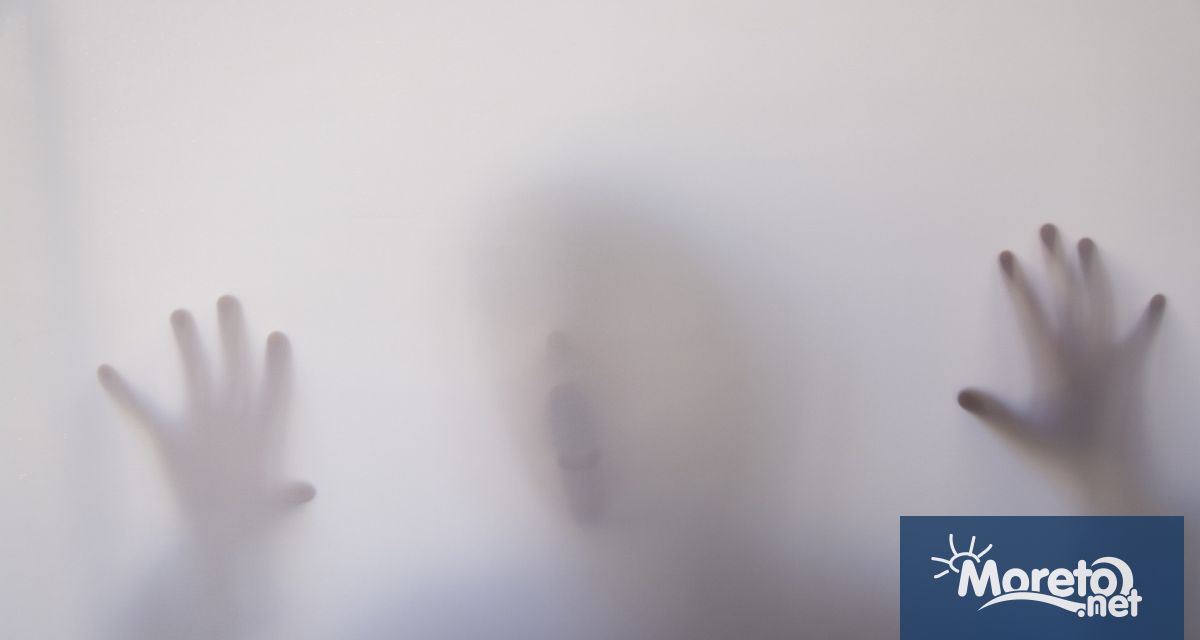 22-годишната жена, която наръга с нож трима мъже тази сутрин, страда от тежко психиатрично ...