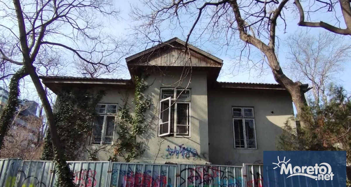 Ремонтират къщата на Антон Новак в Морската градина Варна