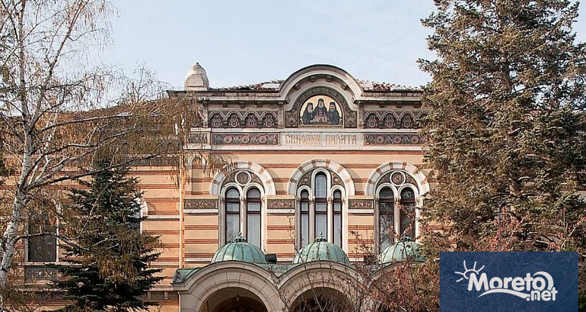 Разделени на две групи свещеници са на молитвено бдение в София Варна