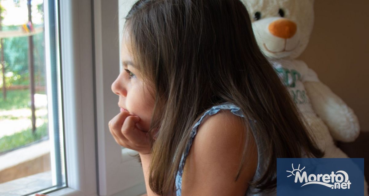 Коледен благотворителен базар във Варна набира средства за лечение на