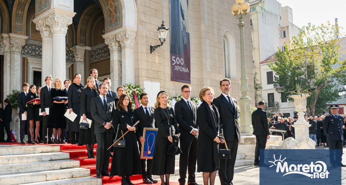 Бившето кралско семейство си връща гръцкото гражданство 50 години след премахването на ...