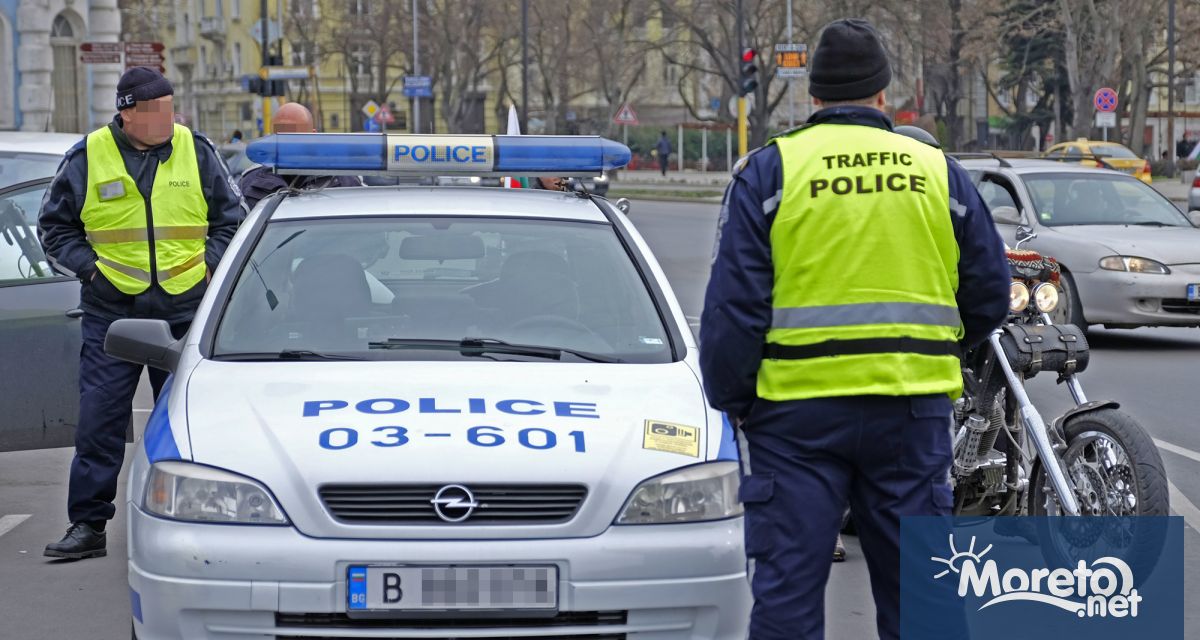 350 полицаи и 6 кучета ще охраняват дербито между "Спартак" и "Черно море", затварят няколко ...