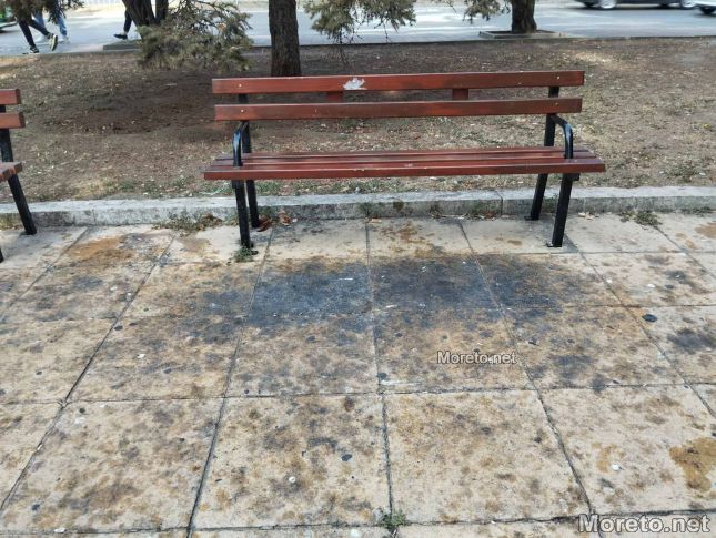 Градинката на Червения площад с нова придобивка но стари проблеми